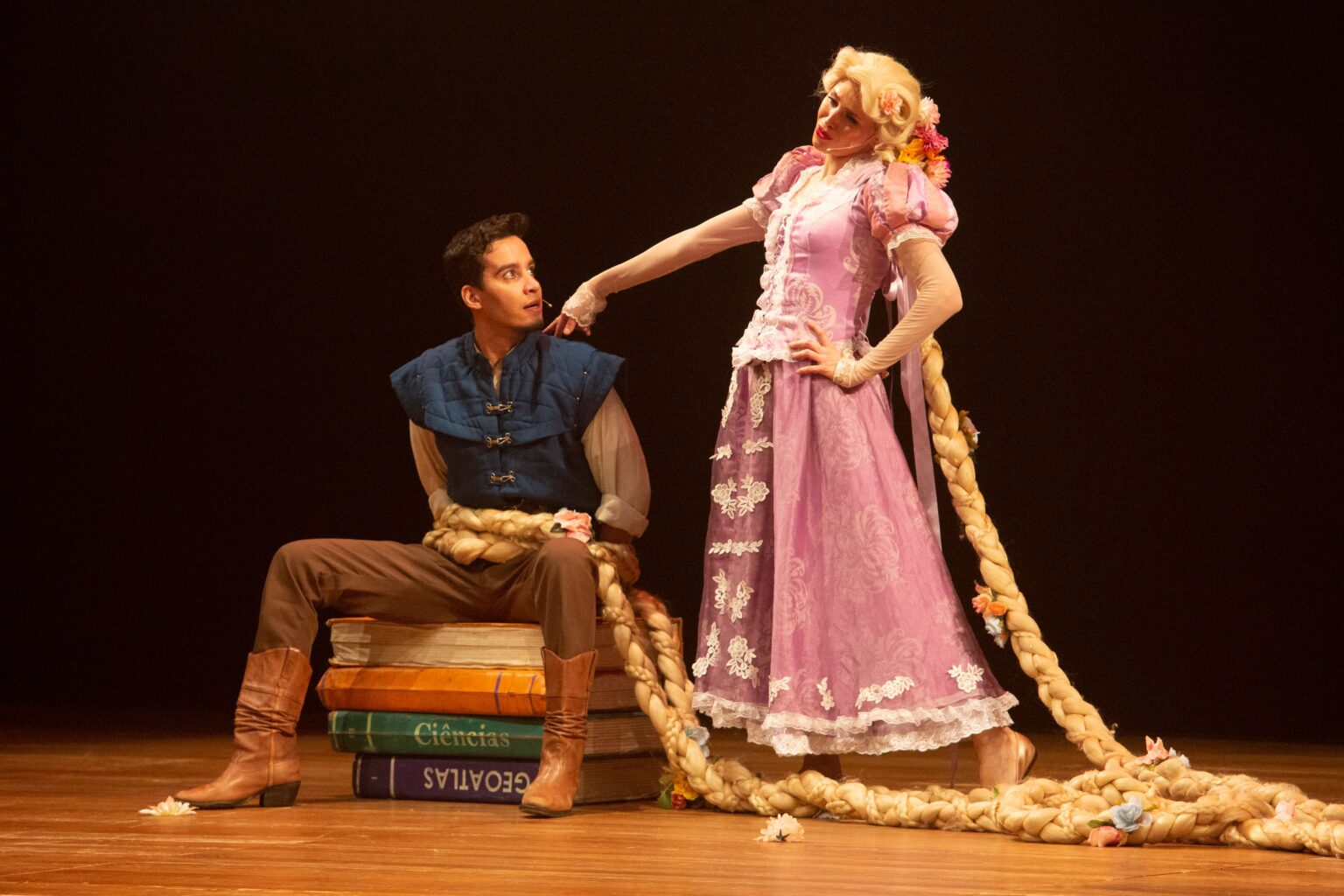 Diversão em Cena traz espetáculo Rapunzel à praça da Paz - Jornal A Notícia